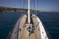 Royal Huisman's 52m gaff rigged schooner Meteor | SYT