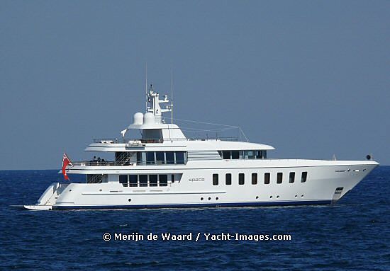 The Feadship Vantage F45 Space anchored off Cap Ferrat | SYT