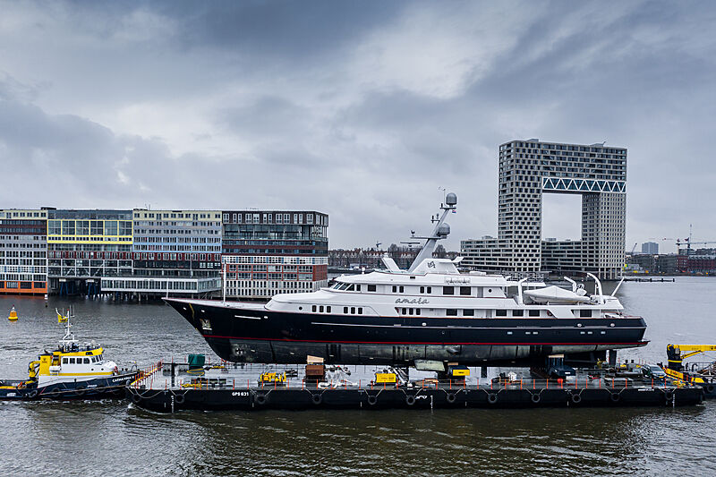 58m yacht Amara returns to Feadship for a major refit and new helideck