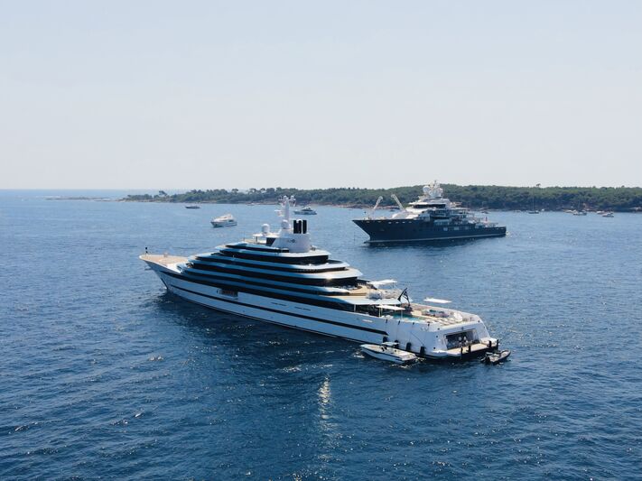 100m+ superyachts Kaos & Andromeda on the French Riviera