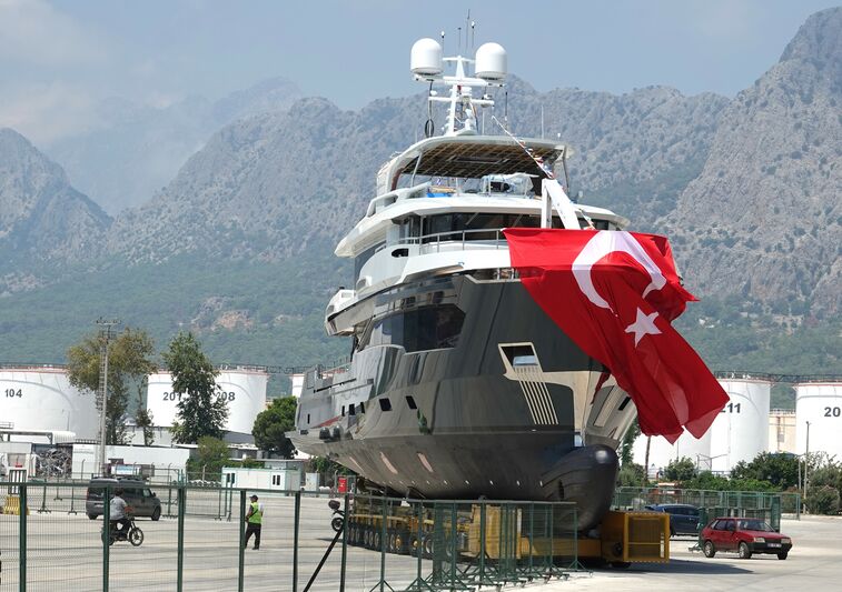 AvA 35m motor yacht Infinity Nine launched | SYT