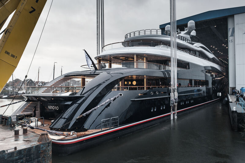 Photo: Feadship 1010 yacht launch with her aft section being lifted
