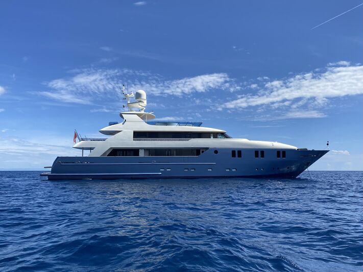 Photo: iRama yacht anchored off the Gallinara Island | SYT