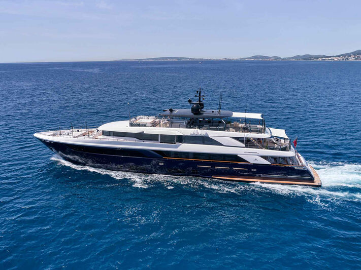 Onboard Custom Line superyacht Horizon | SuperYacht Times