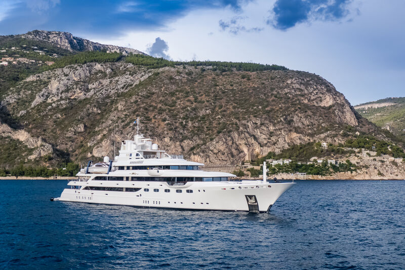 82m superyacht Emir on the French Riviera | SuperYacht Times