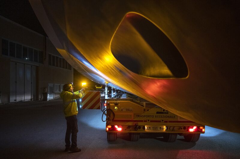 35m Pershing GTX116 yacht moves to outfitting | SYT