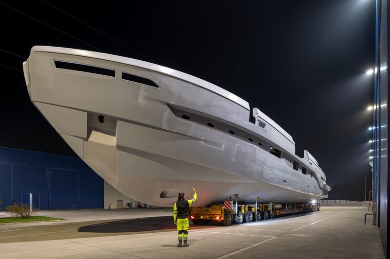 35m Pershing GTX116 yacht moves to outfitting | SYT