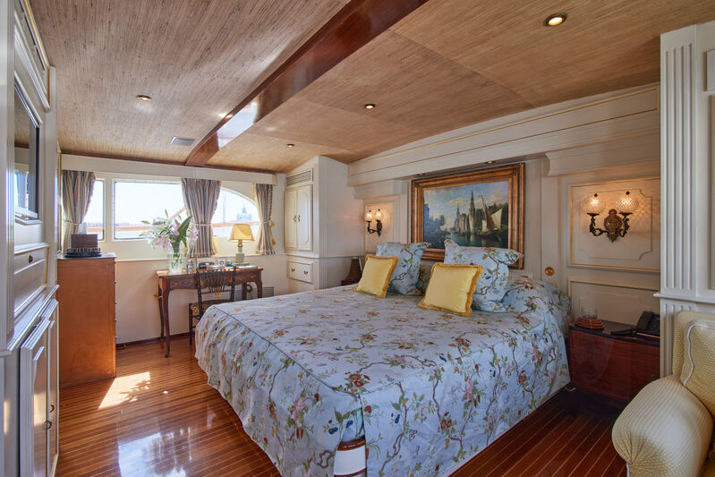 43m Hall Russell superyacht Lady Goodgirl for sale | SYT