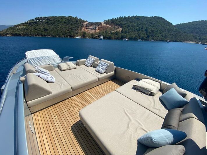 Lighting-fast 28m yacht Alyssa 1 for sale | SuperYacht Times