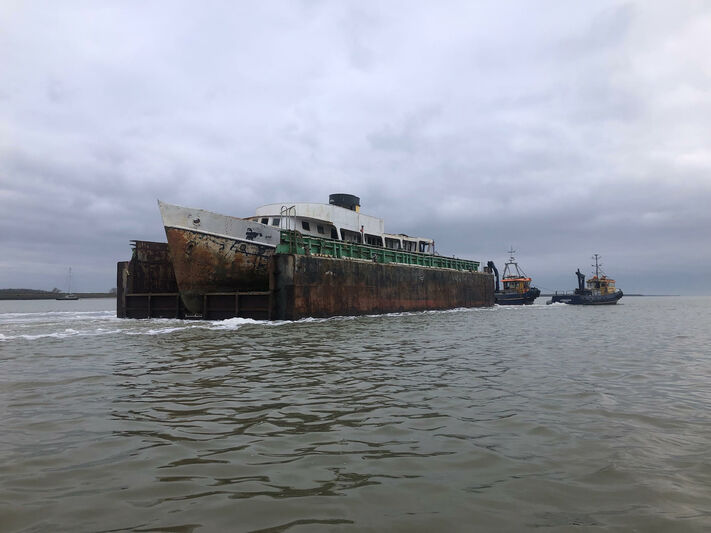 100-year old yacht Llys Helig leaves Burnham | SYT