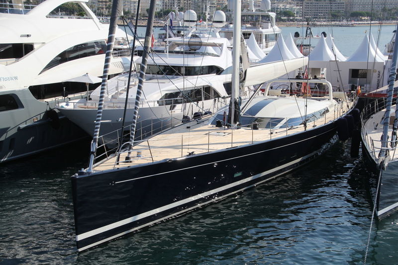 Photo: Dahlak in Cannes | SuperYacht Times